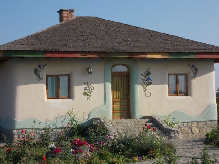 Casa din paianta: caracteristici si cum poate fi consolidata ...